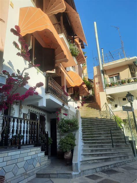 Сенници Производство на сенници тенти преголи и ветероупорни завеси