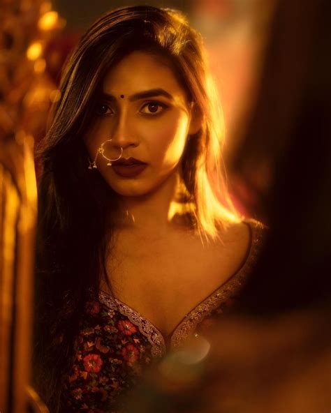 Sapthami Gowda కాటుక కన్నులతో గాలం వేస్తున్న సప్తమి గౌడ Namasthe Telangana