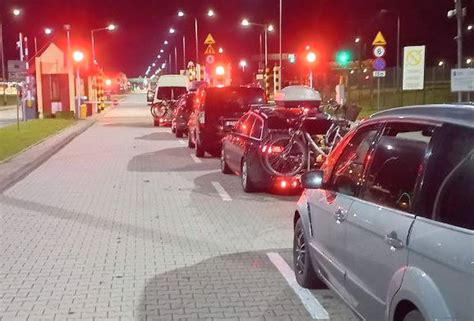 Поляки штрафуют немцев прямо в очереди на въезд в Россию
