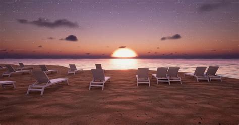 모래 해변 위에 앉아 있는 잔디 의자 그룹 사진 Unsplash의 바닷가 이미지