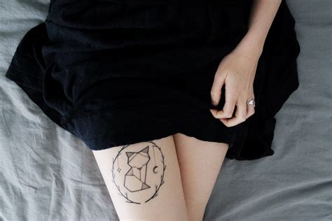 What Does It Mean When A Guy Touches Your Thigh 15 Meanings