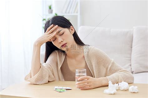 女性生病头晕头痛高清图片下载 正版图片506953179 摄图网