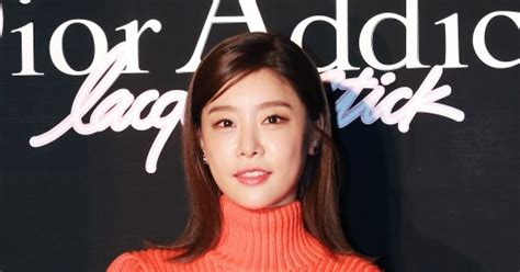포토 우아한 미소가 아름다운 소진