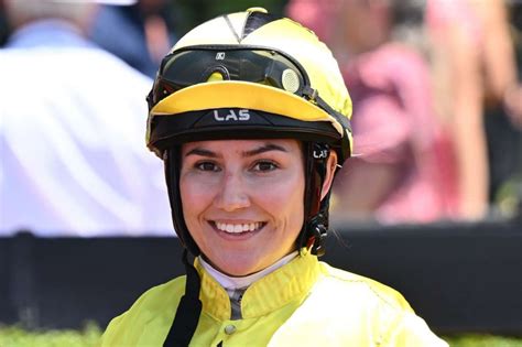 Amy Mclucas Makes Winning Debut At The Valley On Unflinching