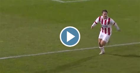 Van Duiven Klopt Op De Deur Bij Psv Spits Toont Zich Opnieuw Met Prachtgoal Voetbalprimeur