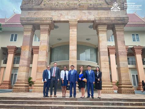 លោក ប្រាក់ សុខុន អនុញ្ញាតឱ្យនិស្សិតជ័យលាភីចំនួន ២៤រូប មកពីក្រសួង