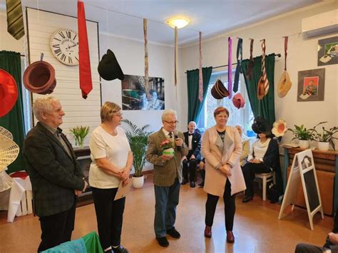 Seniorzy hucznie obchodzili Dzień Kobiet i Mężczyzn DGL News
