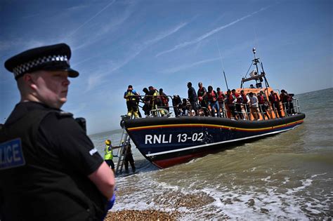 Airline Quits Uk Plan To Deport Asylum Seekers To Rwanda The New