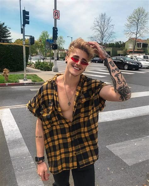 Alex Mapeli 🇧🇷 Alexmapeli • Fotos Y Videos De Instagram Moda Ropa