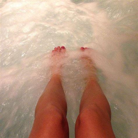 Anna Hutchisons Feet