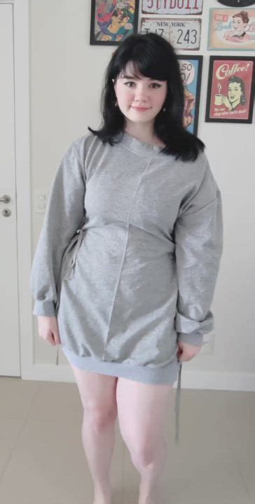 Revealing My Curves Scrolller