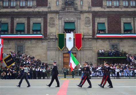 Y Un Día Después El Desfile Militar En El Zócalo El Tecolote