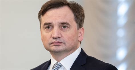 Prokurator Generalny polecił analizę decyzji o umorzeniu śledztwa ws znieważenia godła Polski
