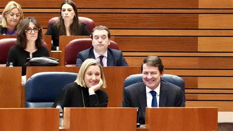 Mañueco y Tudanca miden sus fuerzas en las Cortes tras el golpe de