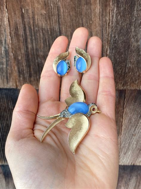 Rare Vintage Crown Trifari Jelly Belly Jewelry Set With Faux Moonstone