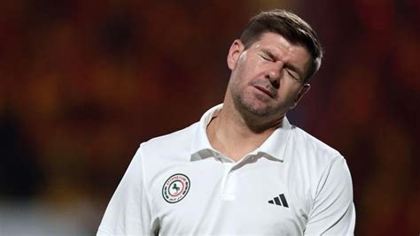 Steven Gerrard Kian Di Ujung Tanduk Dicemooh Suporter Klub Sendiri
