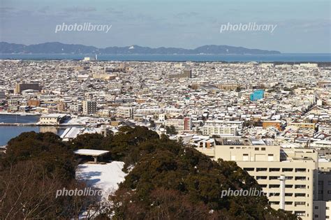 米子城跡から見た米子市街地の雪景色 写真素材 4867745 フォトライブラリー Photolibrary