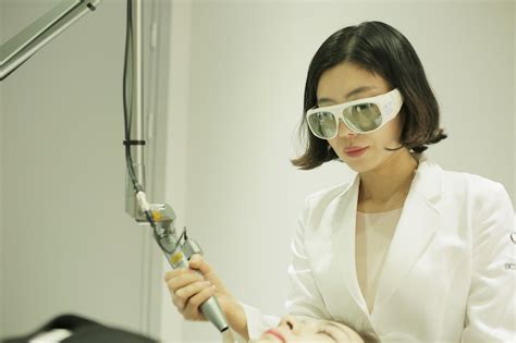 후한의원 부산 더 작은 얼굴 더 날렵한 턱선 정말 수술이라도 해야하나 고민중이신가요 그렇다면 안면윤곽치료부터 받아보시고 결정하세요~ 수술 없이도 건강과 미용을