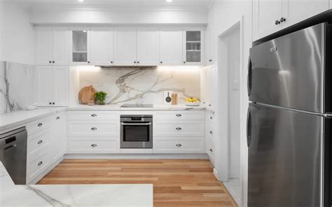 Elegant Practical Marble Effect Kitchen With A Versatile Aesthetic