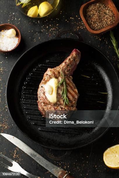 Tulang Daging Sapi Panggang Dengan Garam Rempahrempah Rosemary Dan