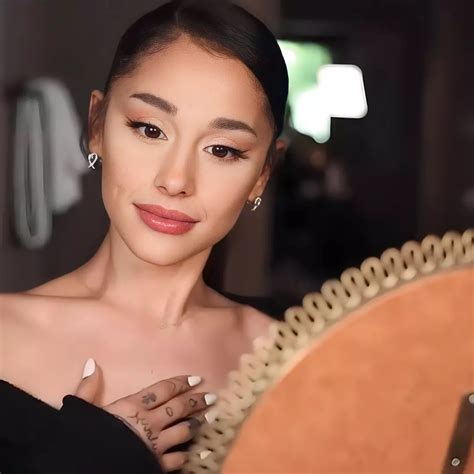 Arianator 𝗙𝗔𝗡𝗣𝗔𝗚𝗘 Dazzling Her Smile Arianagrande 🖤