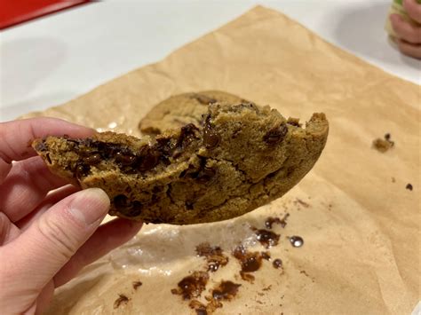 コストコ フードコートにクッキーが新登場！【ダブルチョコチャンククッキー】を食べてみた！ あむのコストコライフ