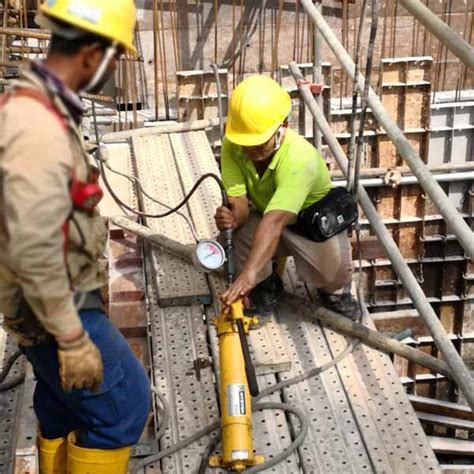 Tensile Pull Out Test Performed On Rebar With MASON C RE 585 Fasten