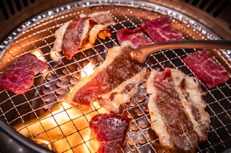 桃園市桃園區太夯小燒肉餐酒館｜新開幕！超浮誇大金牛燒肉套餐，營業到凌晨的燒肉餐酒館美食walkerland窩客島