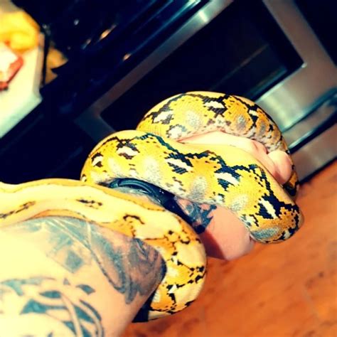 Showing Her New Skin Rretics