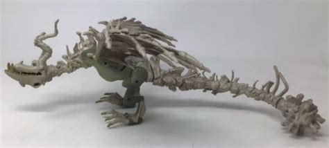 2010 Spin Master How To Train Your Dragon Boneknapper Removable Bones