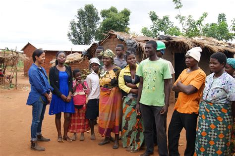 Get Schooled Meet Idil Ibrahim Filmmaker Activist Badass Woman Glamour