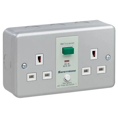 Greenbrook M22m Safetysure Passive Latching Rcd Dp Metal Clad Socket