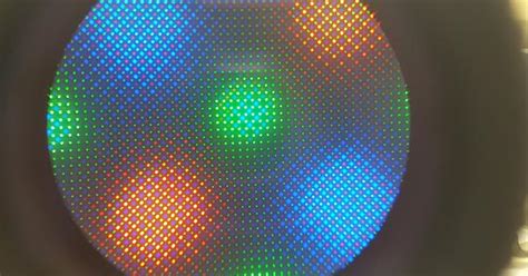 I Put A Galaxy S7 Under A Microscope And Looked At Pictures Of An I Phone 5 And Galaxy S6 Screen