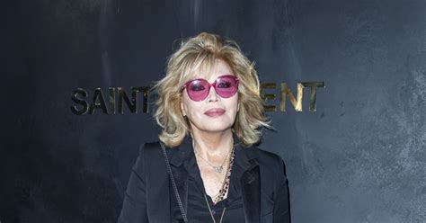 Amanda Lear Assiste Au Défilé De Mode Printemps été 2020 De Saint