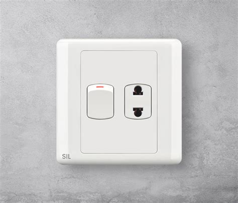 03 Pin Universal Switched Socket