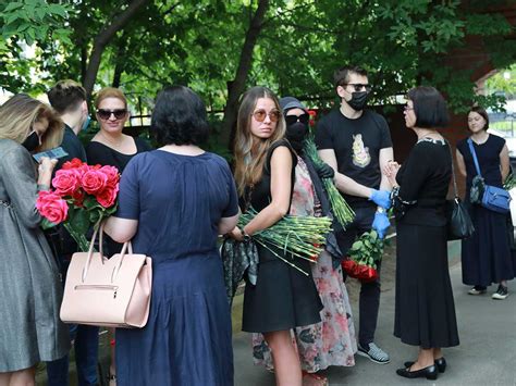 Как одеваться на похороны женщине зимой (73 фото)