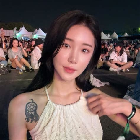 Yy Moon • Threads Say More