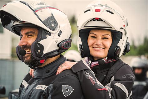 5 Benefits Of Using A Bluetooth Communicator While Riding