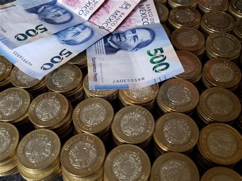 El Desarrollo Económico Y El Comercio Apilaron Las Monedas De Diez