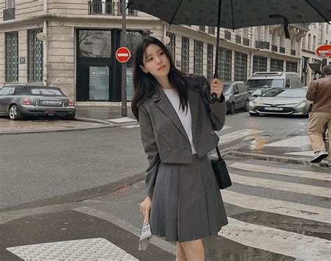 리리앤코 플즈체닐 세미크롭 뒷밴딩 플리츠 투피스 세트 봄 신상 봄옷 크롭자켓 더블자켓 더블버튼 미니스커트 밴딩스커트 A라인 셋업 격식룩 데일리룩 페미닌룩 하객룩 출근룩