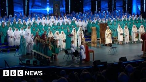 Green Blue Or White Secrets Of The Eisteddfod Gorsedd Garb Bbc News