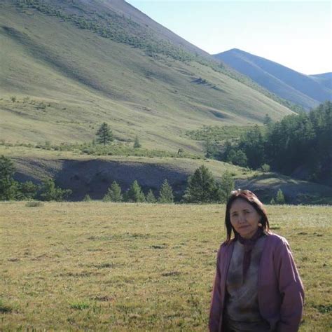 Энх Амгалан Лувсанцэрэн Хөвсгөл аймгийн Цагааннуур сумын Хармай багийн цаачин Бадамын