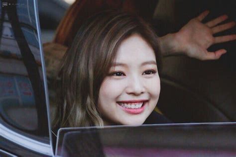 Jennie Kims Gummy Smile Is Everything Blink 블링크 Amino