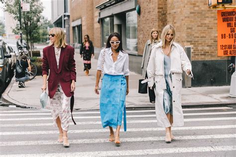 Las sandalias de tacón y tiras finas que puedes llevar ya con tus looks de entretiempo se llaman