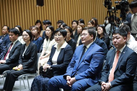 Нийслэлийн Засаг дарга бөгөөд Улаанбаатар хотын Захирагч Д Сумъяабазар