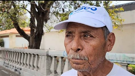 Don Pedro Santiago Casi Medio Siglo De Vida Como Voceador En Oaxaca