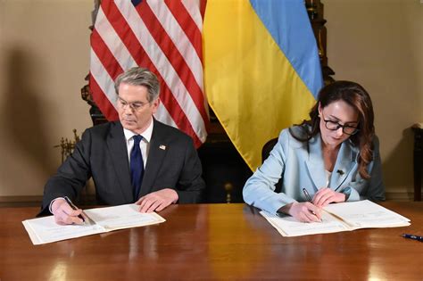 Угода про корисні копалини Україна та США підписали документ Oboz Ua