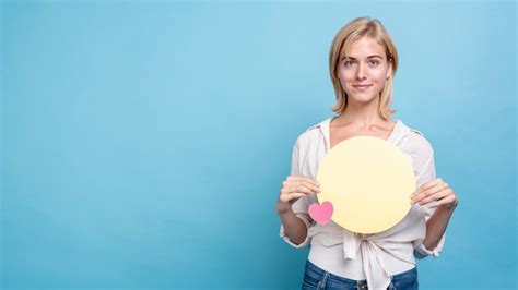 Vista Frontal Bastante Joven Foto Gratis