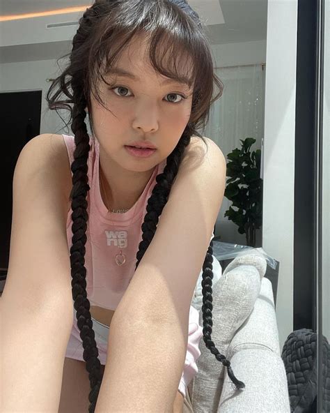 Blackpinks Jennie Sets Instagram On Fire With Jaw Dropping New Photos