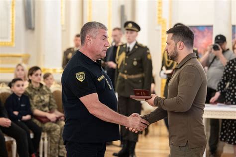 Офіс Президента On Twitter Президент Володимир Зеленський передав ордени «Золота Зірка членам